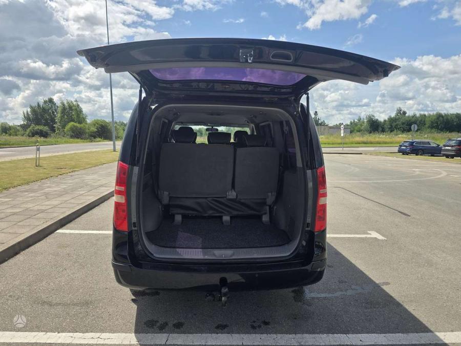 Melns Hyundai H1 2010 Panevēža, ar dzinēja tilpumu 2.50 L un nobraukumu 283 tūkst. km par 6800 €, foto 22 vietnē AUTOMOTO.COM.LV