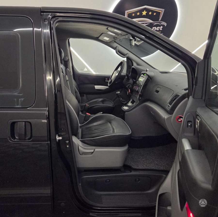 Black Hyundai H1 2011 in Marijampole, with an engine capacity of 2.50 L and mileage of 221 thousand km for 7999 €, photo 18 on AUTOMOTO.COM.LV
