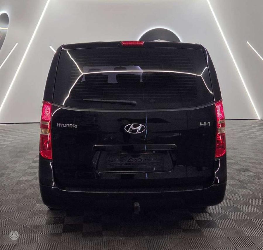 Black Hyundai H1 2011 in Marijampole, with an engine capacity of 2.50 L and mileage of 221 thousand km for 7999 €, photo 24 on AUTOMOTO.COM.LV