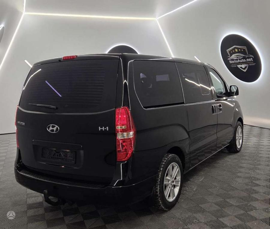 Black Hyundai H1 2011 in Marijampole, with an engine capacity of 2.50 L and mileage of 221 thousand km for 7999 €, photo 25 on AUTOMOTO.COM.LV