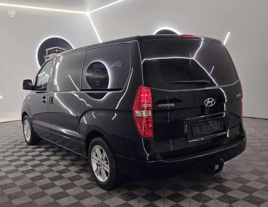 Black Hyundai H1 2011 in Marijampole, with an engine capacity of 2.50 L and mileage of 221 thousand km for 7999 €, photo 27 on AUTOMOTO.COM.LV
