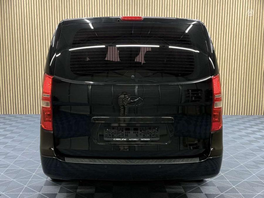 Black Hyundai H1 2011 in Marijampole, with an engine capacity of 2.50 L and mileage of 217 thousand km for 7350 €, photo 7 on AUTOMOTO.COM.LV