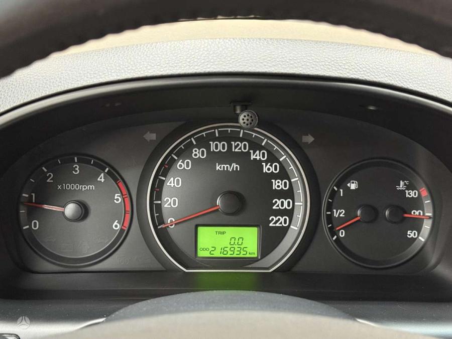 Black Hyundai H1 2011 in Marijampole, with an engine capacity of 2.50 L and mileage of 217 thousand km for 7350 €, photo 22 on AUTOMOTO.COM.LV
