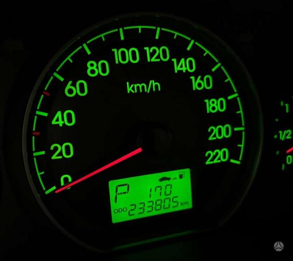 Black Hyundai H1 2013 in Marijampole, with an engine capacity of 2.50 L and mileage of 234 thousand km for 9650 €, photo 3 on AUTOMOTO.COM.LV