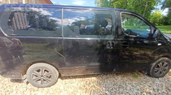 Black Hyundai H1 2008 in Ogre, with an engine capacity of 2.50 L and mileage of 421 thousand km for 3500 €, photo 3 on AUTOMOTO.COM.LV