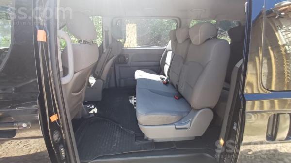 Black Hyundai H1 2008 in Ogre, with an engine capacity of 2.50 L and mileage of 421 thousand km for 3500 €, photo 5 on AUTOMOTO.COM.LV