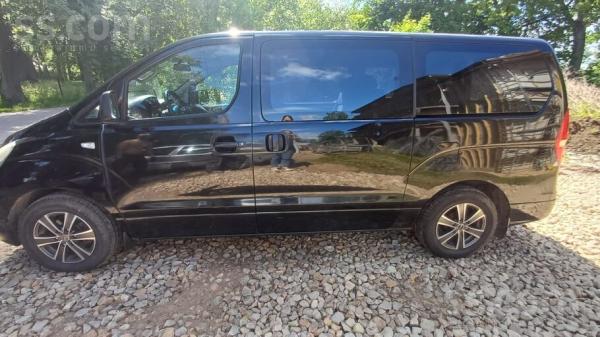 Black Hyundai H1 2008 in Ogre, with an engine capacity of 2.50 L and mileage of 421 thousand km for 3500 €, photo 6 on AUTOMOTO.COM.LV