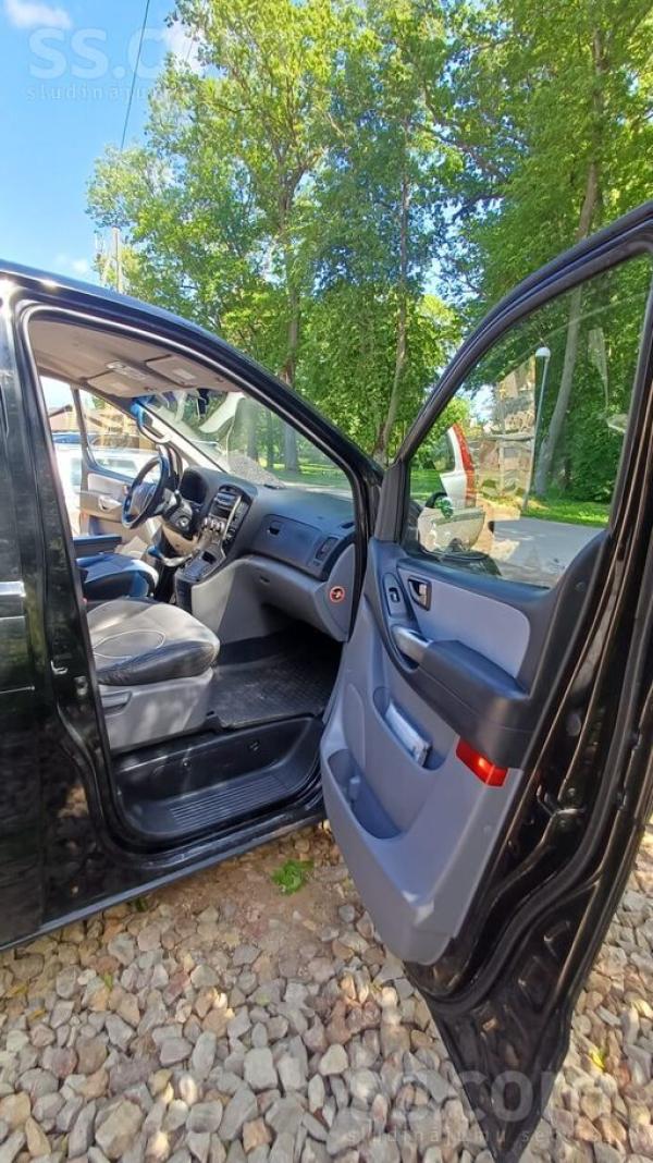 Black Hyundai H1 2008 in Ogre, with an engine capacity of 2.50 L and mileage of 421 thousand km for 3500 €, photo 7 on AUTOMOTO.COM.LV