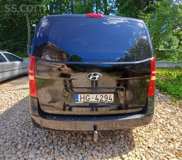 Black Hyundai H1 2008 in Ogre, with an engine capacity of 2.50 L and mileage of 421 thousand km for 3500 €, photo 10 on AUTOMOTO.COM.LV