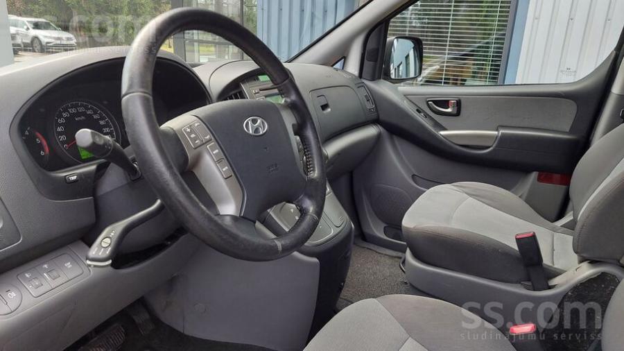 Melns Hyundai H1 2012 Rīga, ar dzinēja tilpumu 2.50 L un nobraukumu 298 tūkst. km par 6950 €, foto 3 vietnē AUTOMOTO.COM.LV