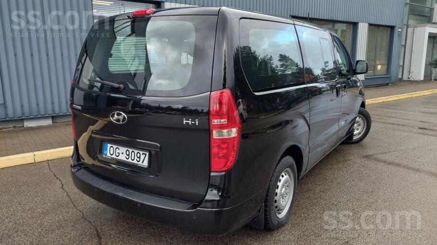 Melns Hyundai H1 2012 Rīga, ar dzinēja tilpumu 2.50 L un nobraukumu 298 tūkst. km par 6950 €, foto 5 vietnē AUTOMOTO.COM.LV