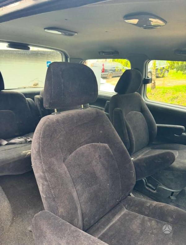 Black Hyundai H1 2001 in Vilnius, with an engine capacity of 2.48 L and mileage of 220 thousand km for 1200 €, photo 4 on AUTOMOTO.COM.LV