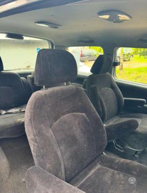 Black Hyundai H1 2001 in Vilnius, with an engine capacity of 2.48 L and mileage of 220 thousand km for 1200 €, photo 5 on AUTOMOTO.COM.LV