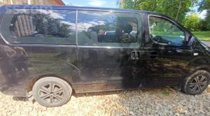 Black Hyundai H1 2008 in Ogre, with an engine capacity of 2.50 L and mileage of 421 thousand km for 4500 €, photo 3 on AUTOMOTO.COM.LV