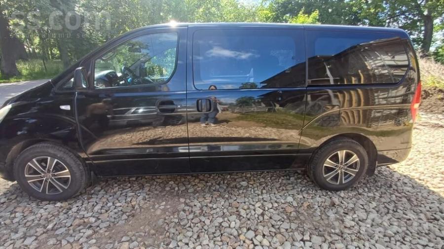 Black Hyundai H1 2008 in Ogre, with an engine capacity of 2.50 L and mileage of 421 thousand km for 4500 €, photo 9 on AUTOMOTO.COM.LV