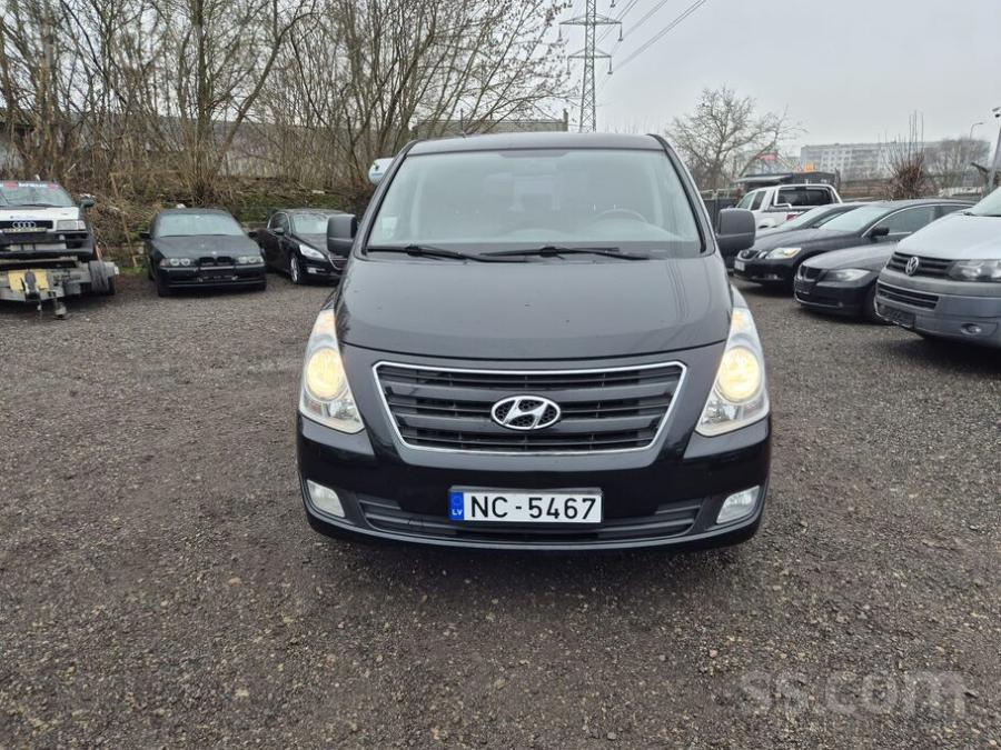 Melns Hyundai H1 2013 Rīga, ar dzinēja tilpumu 2.50 L un nobraukumu 262 tūkst. km par 9190 €, foto 3 vietnē AUTOMOTO.COM.LV
