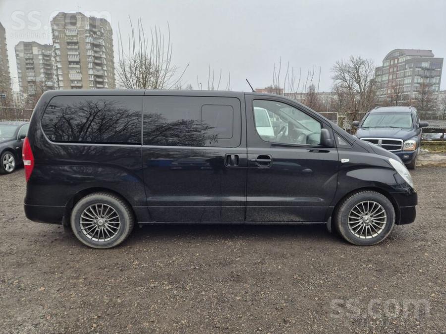Melns Hyundai H1 2013 Rīga, ar dzinēja tilpumu 2.50 L un nobraukumu 262 tūkst. km par 9190 €, foto 5 vietnē AUTOMOTO.COM.LV