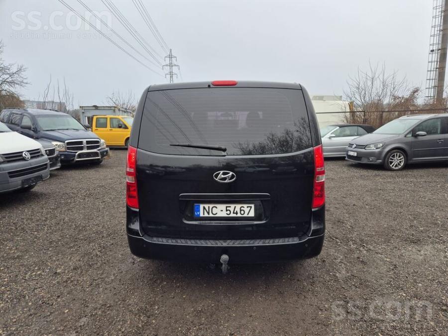 Melns Hyundai H1 2013 Rīga, ar dzinēja tilpumu 2.50 L un nobraukumu 262 tūkst. km par 9190 €, foto 7 vietnē AUTOMOTO.COM.LV