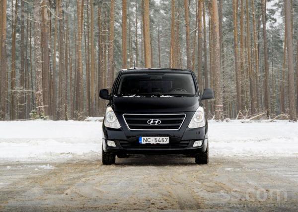 Melns Hyundai H1 2013 Rīga, ar dzinēja tilpumu 2.50 L un nobraukumu 262 tūkst. km par 9190 €, foto 3 vietnē AUTOMOTO.COM.LV
