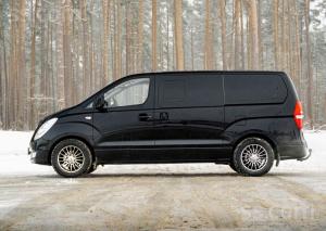 Black Hyundai H1 2013 in Riga, with an engine capacity of 2.50 L and mileage of 262 thousand km for 9190 €, photo 5 on AUTOMOTO.COM.LV