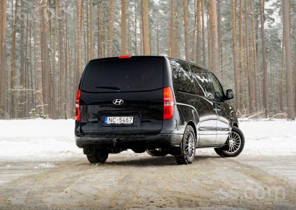 Melns Hyundai H1 2013 Rīga, ar dzinēja tilpumu 2.50 L un nobraukumu 262 tūkst. km par 9190 €, foto 6 vietnē AUTOMOTO.COM.LV