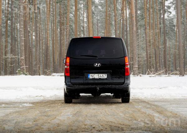 Melns Hyundai H1 2013 Rīga, ar dzinēja tilpumu 2.50 L un nobraukumu 262 tūkst. km par 9190 €, foto 7 vietnē AUTOMOTO.COM.LV