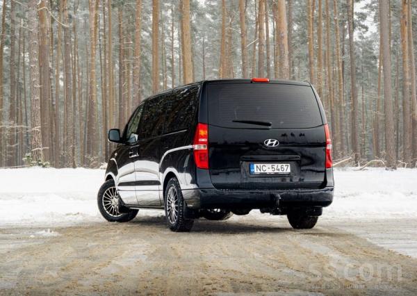 Melns Hyundai H1 2013 Rīga, ar dzinēja tilpumu 2.50 L un nobraukumu 262 tūkst. km par 9190 €, foto 8 vietnē AUTOMOTO.COM.LV