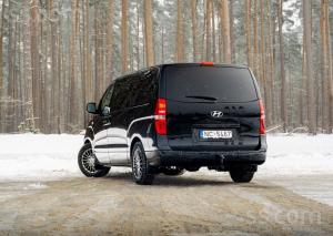 Black Hyundai H1 2013 in Riga, with an engine capacity of 2.50 L and mileage of 262 thousand km for 9190 €, photo 8 on AUTOMOTO.COM.LV