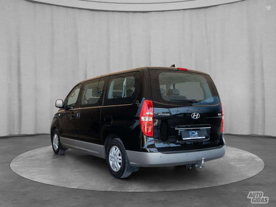 Black Hyundai H1 2017 in Marijampole, with an engine capacity of 2.50 L and mileage of 120 thousand km for 14950 €, photo 7 on AUTOMOTO.COM.LV