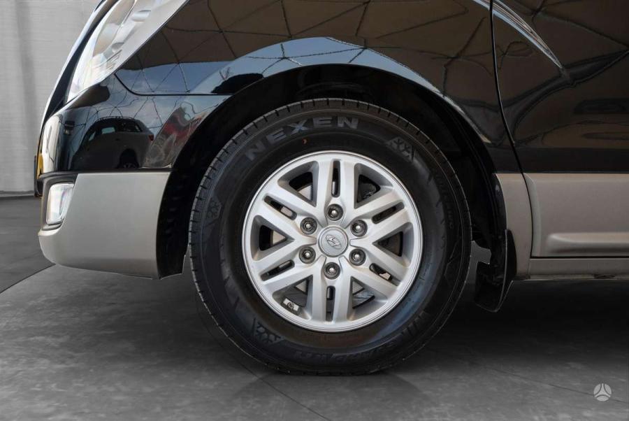 Melns Hyundai H1 2017 Marijampole, ar dzinēja tilpumu 2.48 L un nobraukumu 120 tūkst. km par 14750 €, foto 5 vietnē AUTOMOTO.COM.LV