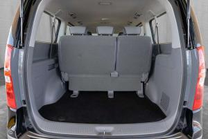 Melns Hyundai H1 2017 Marijampole, ar dzinēja tilpumu 2.48 L un nobraukumu 120 tūkst. km par 14750 €, foto 10 vietnē AUTOMOTO.COM.LV