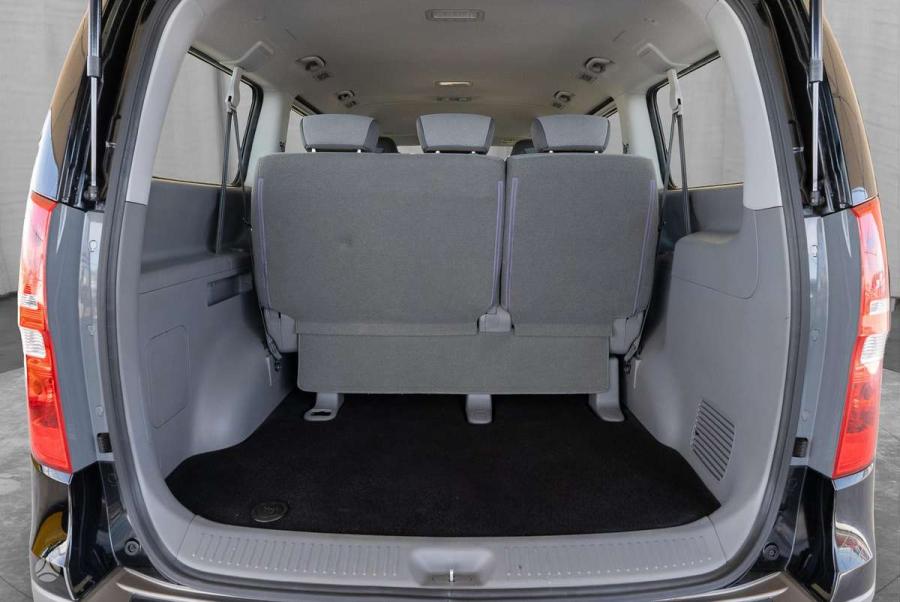 Melns Hyundai H1 2017 Marijampole, ar dzinēja tilpumu 2.48 L un nobraukumu 120 tūkst. km par 14750 €, foto 10 vietnē AUTOMOTO.COM.LV