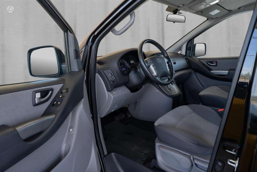 Melns Hyundai H1 2017 Marijampole, ar dzinēja tilpumu 2.48 L un nobraukumu 120 tūkst. km par 14750 €, foto 19 vietnē AUTOMOTO.COM.LV