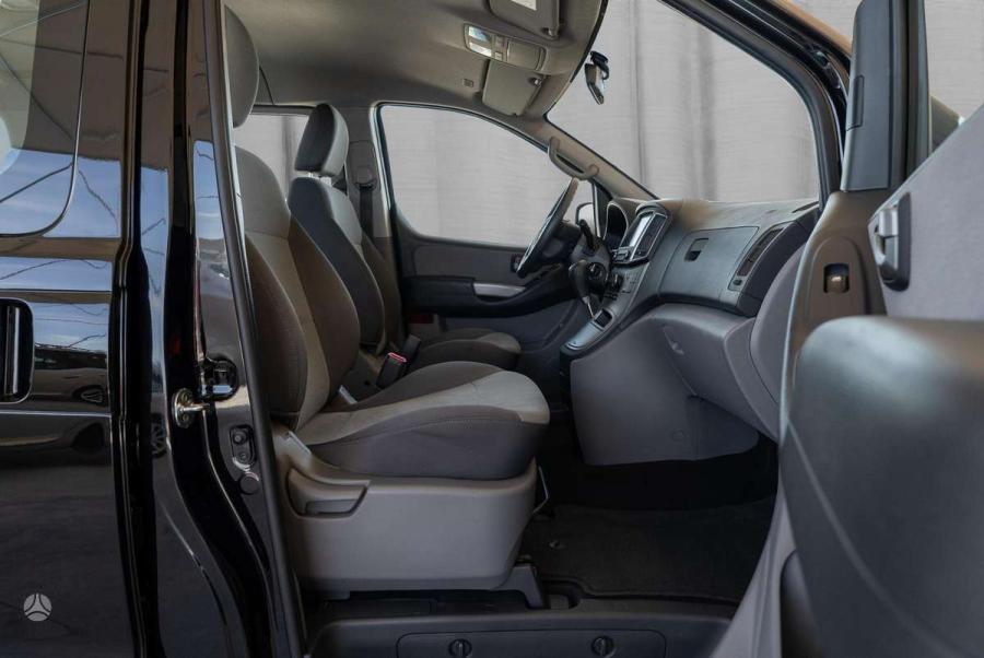 Melns Hyundai H1 2017 Marijampole, ar dzinēja tilpumu 2.48 L un nobraukumu 120 tūkst. km par 14750 €, foto 29 vietnē AUTOMOTO.COM.LV