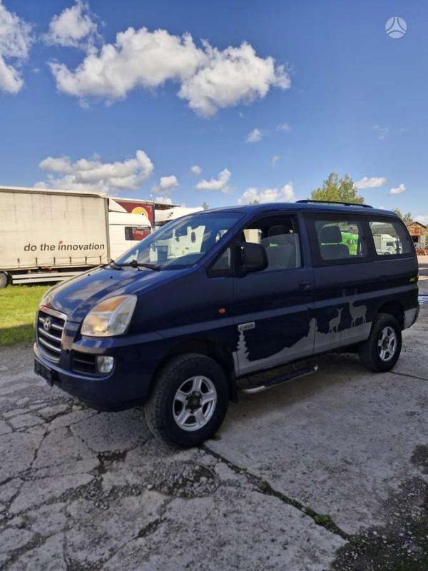 Blue Hyundai H1 2006 in Trakai, with an engine capacity of 2.50 L and mileage of 262 thousand km for 4200 €, photo 1 on AUTOMOTO.COM.LV
