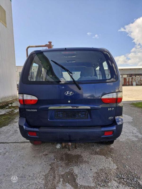 Blue Hyundai H1 2006 in Trakai, with an engine capacity of 2.50 L and mileage of 262 thousand km for 4200 €, photo 5 on AUTOMOTO.COM.LV