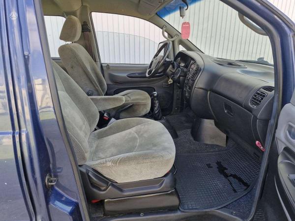 Blue Hyundai H1 2006 in Trakai, with an engine capacity of 2.50 L and mileage of 262 thousand km for 4200 €, photo 10 on AUTOMOTO.COM.LV