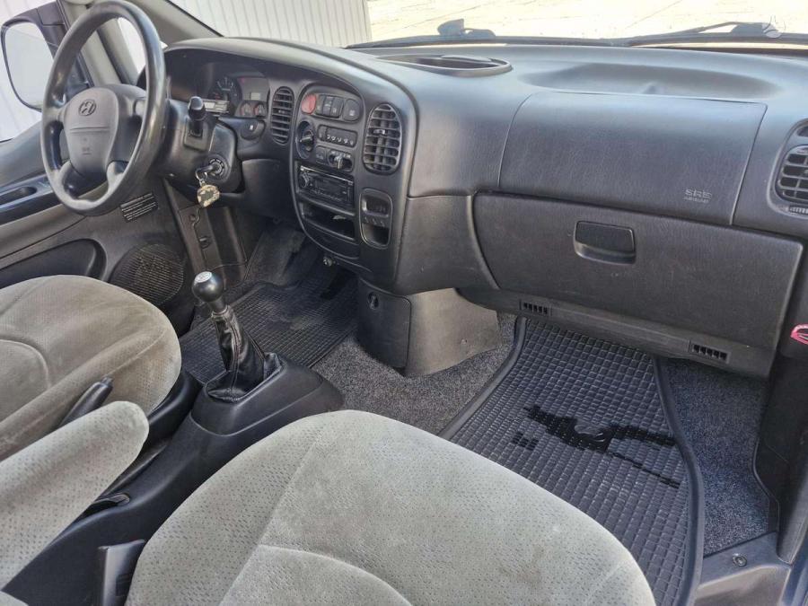 Blue Hyundai H1 2006 in Trakai, with an engine capacity of 2.50 L and mileage of 262 thousand km for 4200 €, photo 13 on AUTOMOTO.COM.LV