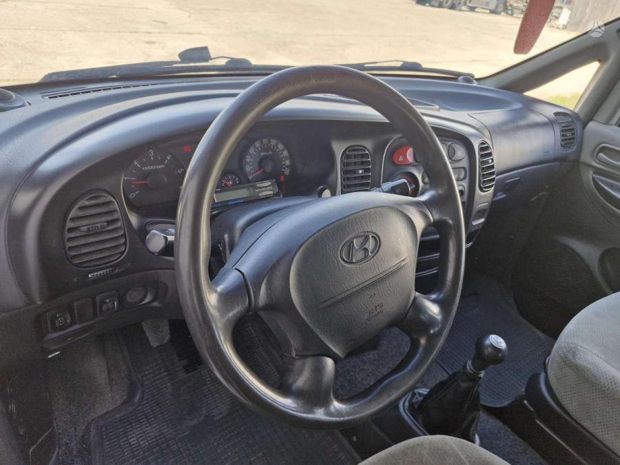 Blue Hyundai H1 2006 in Trakai, with an engine capacity of 2.50 L and mileage of 262 thousand km for 4200 €, photo 21 on AUTOMOTO.COM.LV