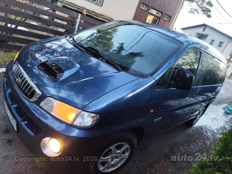 Blue Hyundai H1 2008 in Tallinn, with an engine capacity of 2.50 L and mileage of 301 thousand km for 3950 €, photo 1 on AUTOMOTO.COM.LV