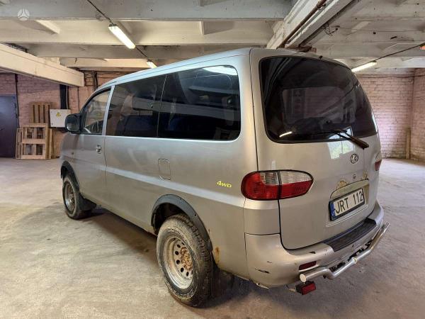 Хендай Н1 2001 в Мажейкяй на AUTOMOTO.COM.LV Серый Хендай Н1 2001 в Мажейкяй, объемом двигателя 0.00 л и пробегом 260 тыс. км за 7500 €, фото 4 на AUTOMOTO.COM.LV