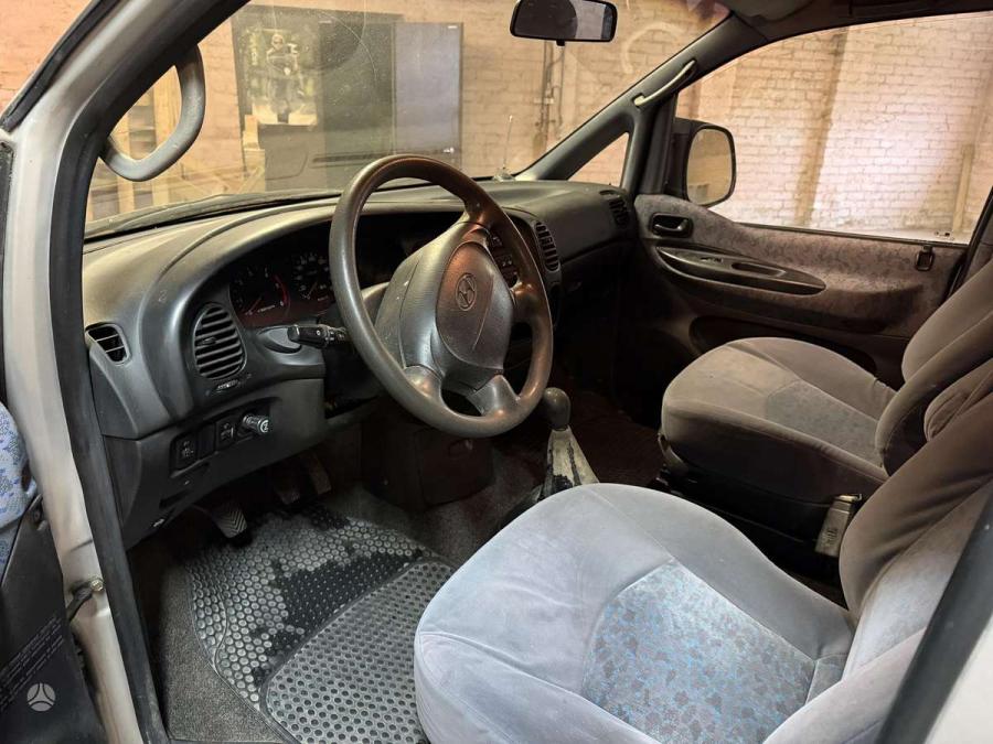 Серый Хендай Н1 2001 в Мажейкяй, объемом двигателя 0.00 л и пробегом 260 тыс. км за 7500 €, фото 8 на AUTOMOTO.COM.LV