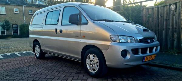 Pelēks Hyundai H1 2004 Mažeikiai, ar dzinēja tilpumu 2.50 L un nobraukumu 106 tūkst. km par 4800 €, foto 1 vietnē AUTOMOTO.COM.LV