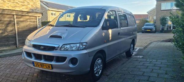Pelēks Hyundai H1 2004 Mažeikiai, ar dzinēja tilpumu 2.50 L un nobraukumu 106 tūkst. km par 4800 €, foto 3 vietnē AUTOMOTO.COM.LV