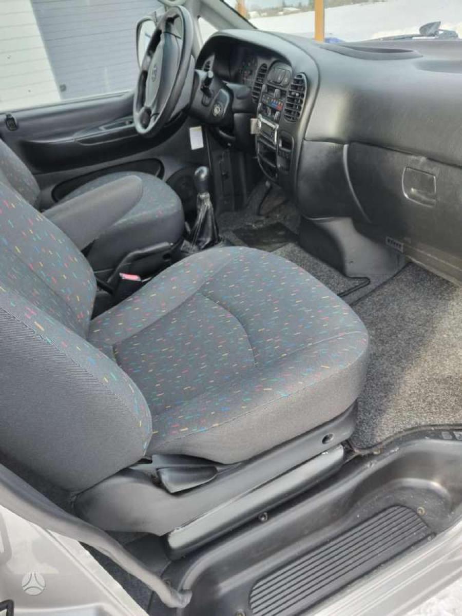 Pelēks Hyundai H1 2004 Mažeikiai, ar dzinēja tilpumu 2.50 L un nobraukumu 106 tūkst. km par 4800 €, foto 8 vietnē AUTOMOTO.COM.LV