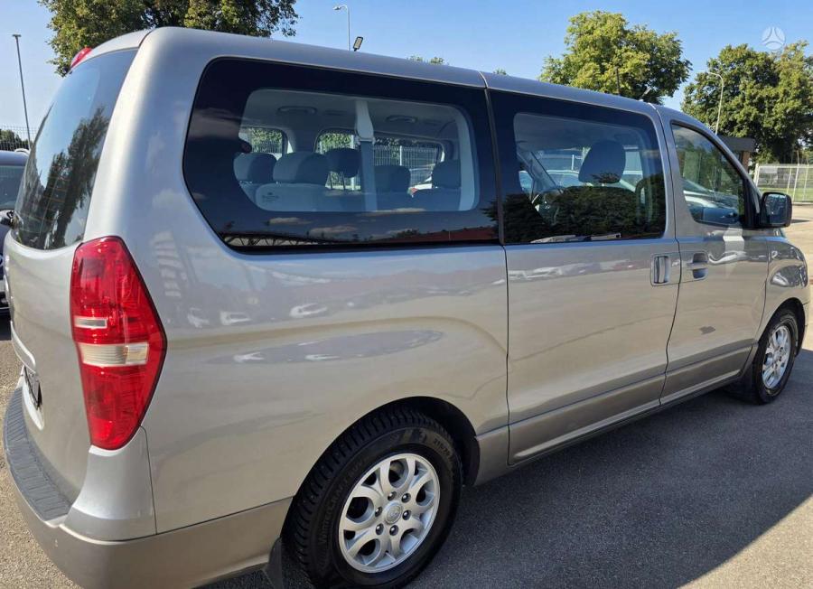 Pelēks Hyundai H1 2013 Marijampole, ar dzinēja tilpumu 2.50 L un nobraukumu 226 tūkst. km par 7200 €, foto 4 vietnē AUTOMOTO.COM.LV