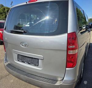 Pelēks Hyundai H1 2013 Marijampole, ar dzinēja tilpumu 2.50 L un nobraukumu 226 tūkst. km par 7200 €, foto 5 vietnē AUTOMOTO.COM.LV