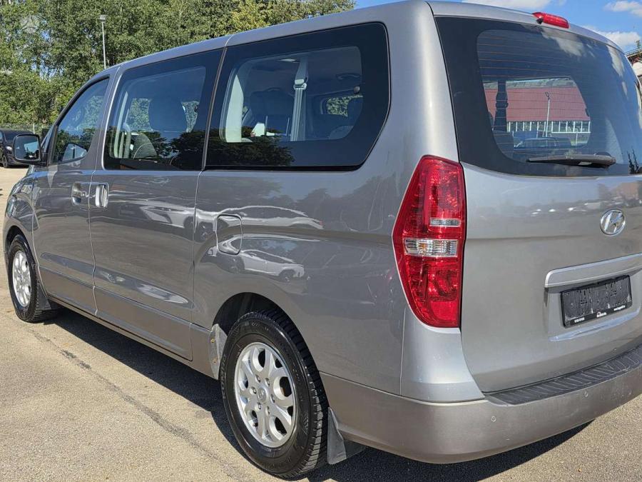 Pelēks Hyundai H1 2013 Marijampole, ar dzinēja tilpumu 2.50 L un nobraukumu 226 tūkst. km par 7200 €, foto 6 vietnē AUTOMOTO.COM.LV
