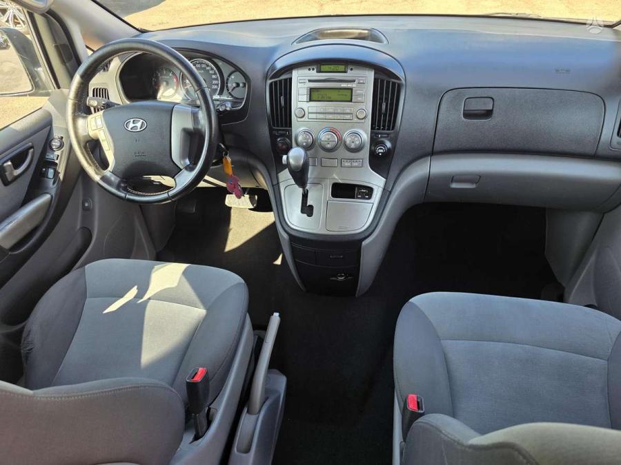 Pelēks Hyundai H1 2013 Marijampole, ar dzinēja tilpumu 2.50 L un nobraukumu 226 tūkst. km par 7200 €, foto 15 vietnē AUTOMOTO.COM.LV