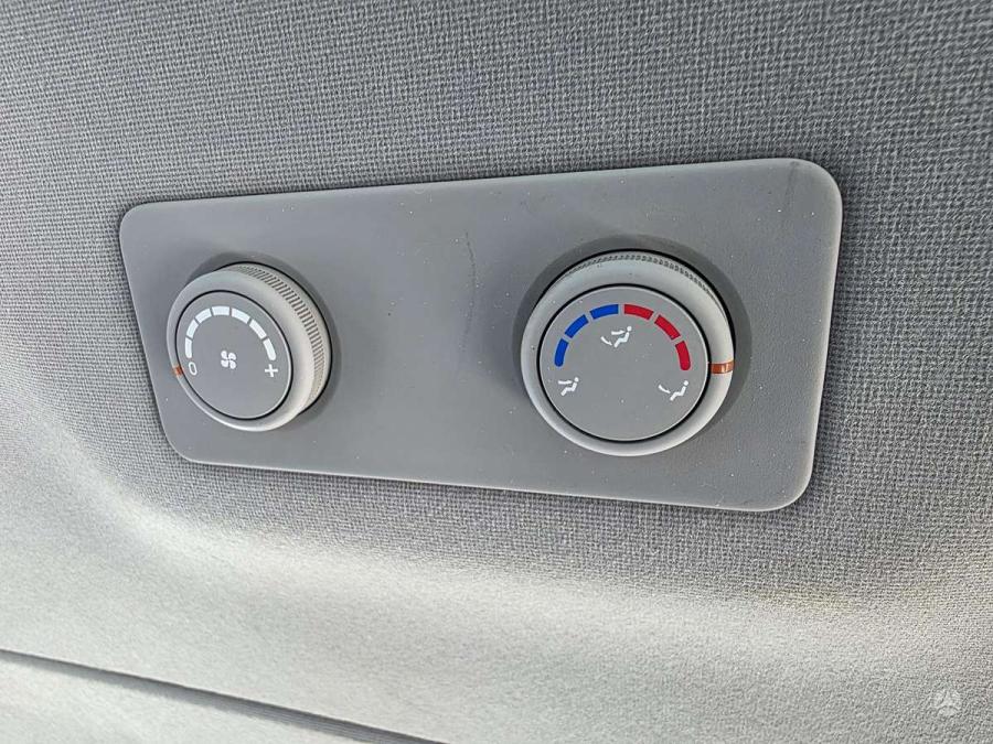 Pelēks Hyundai H1 2013 Marijampole, ar dzinēja tilpumu 2.50 L un nobraukumu 226 tūkst. km par 7200 €, foto 16 vietnē AUTOMOTO.COM.LV
